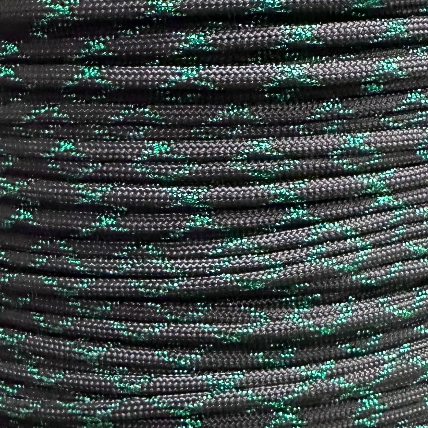 PARACORD 550 - GREEN KNIGHT W/3 GREEN METALLIC TR "X" – Paracord Weavers